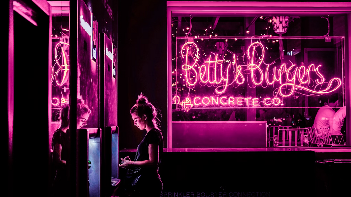 Neon Aesthetic in Interior Design: Bright Ideas for Modern Spaces