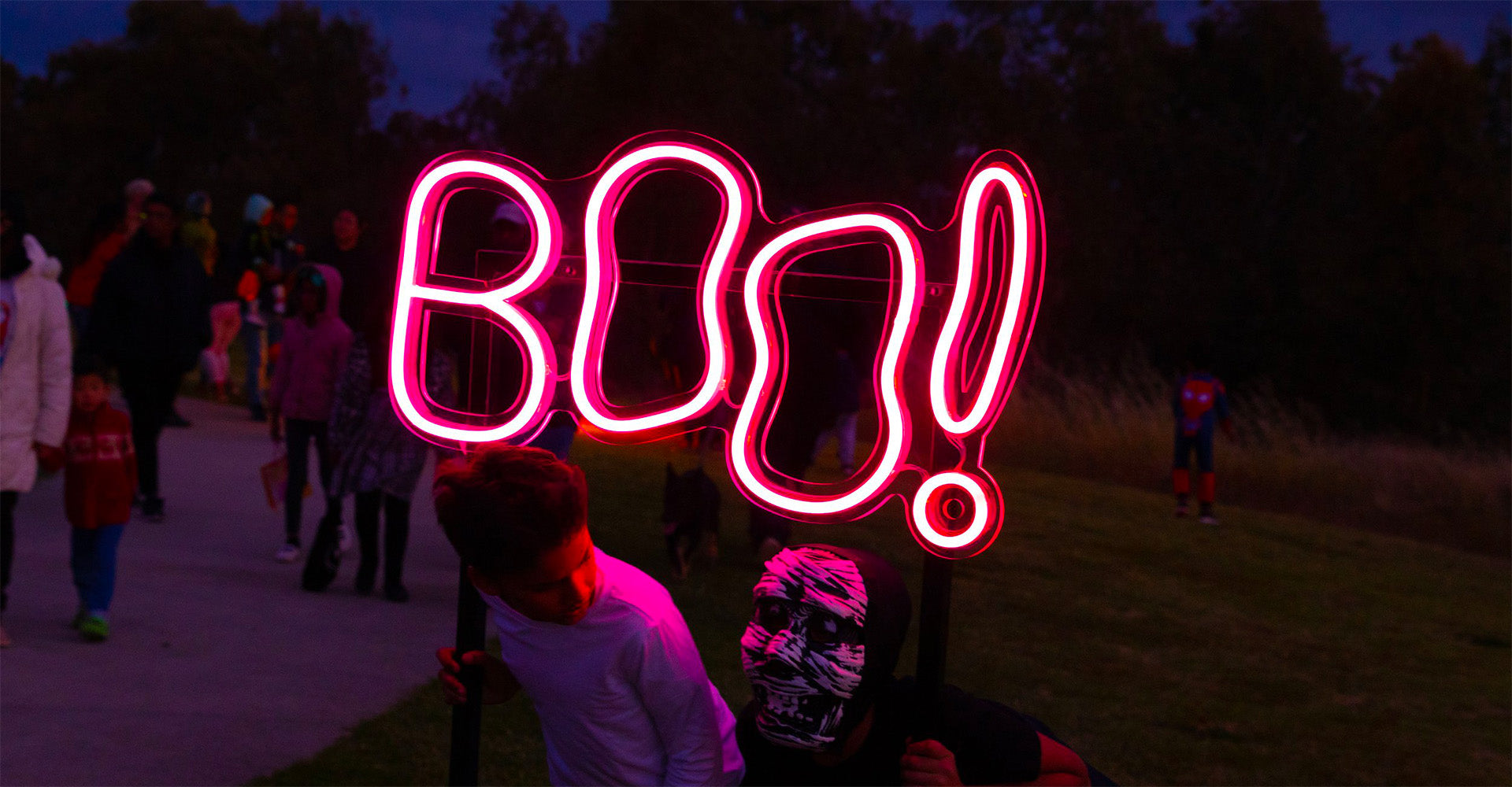 Custom Neon Signs for Any Occasions - Lamomo