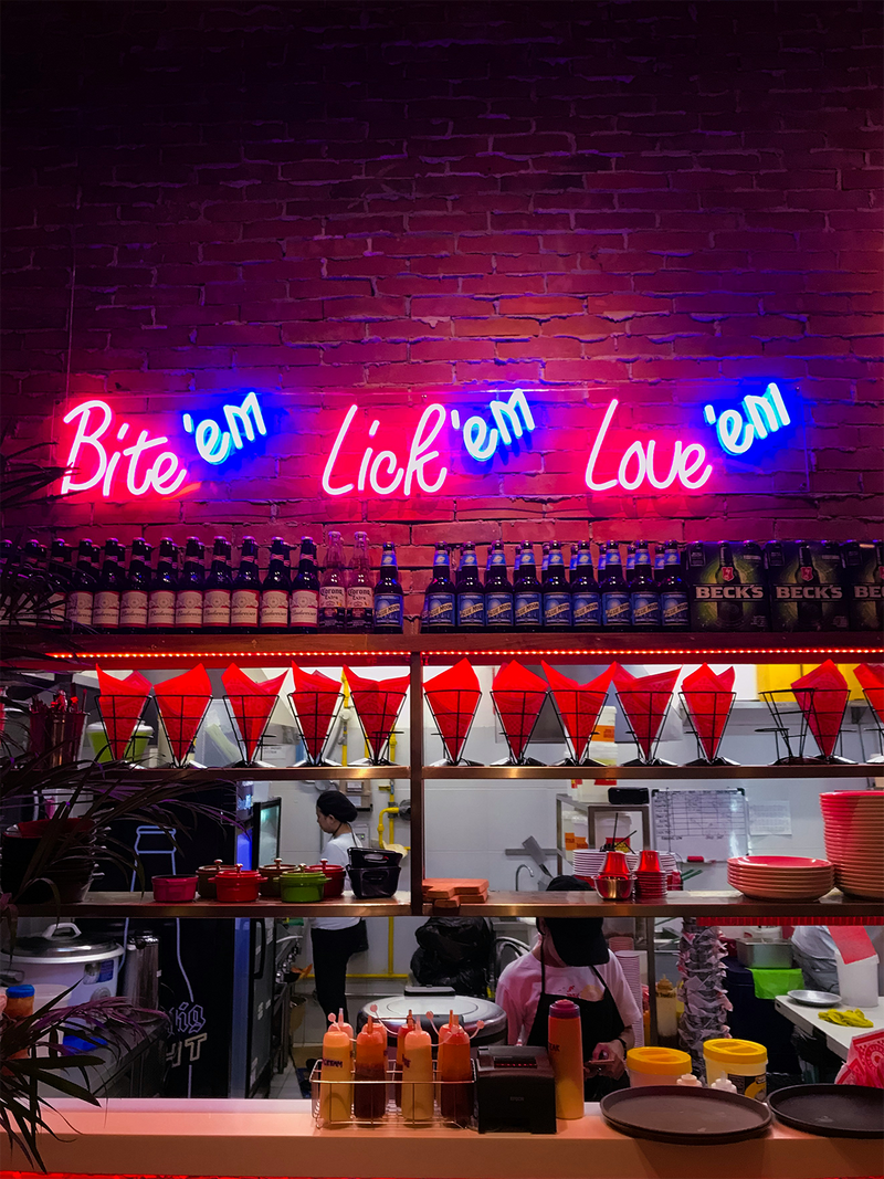 Custom Neon Signs for Any Occassions-Lamomo